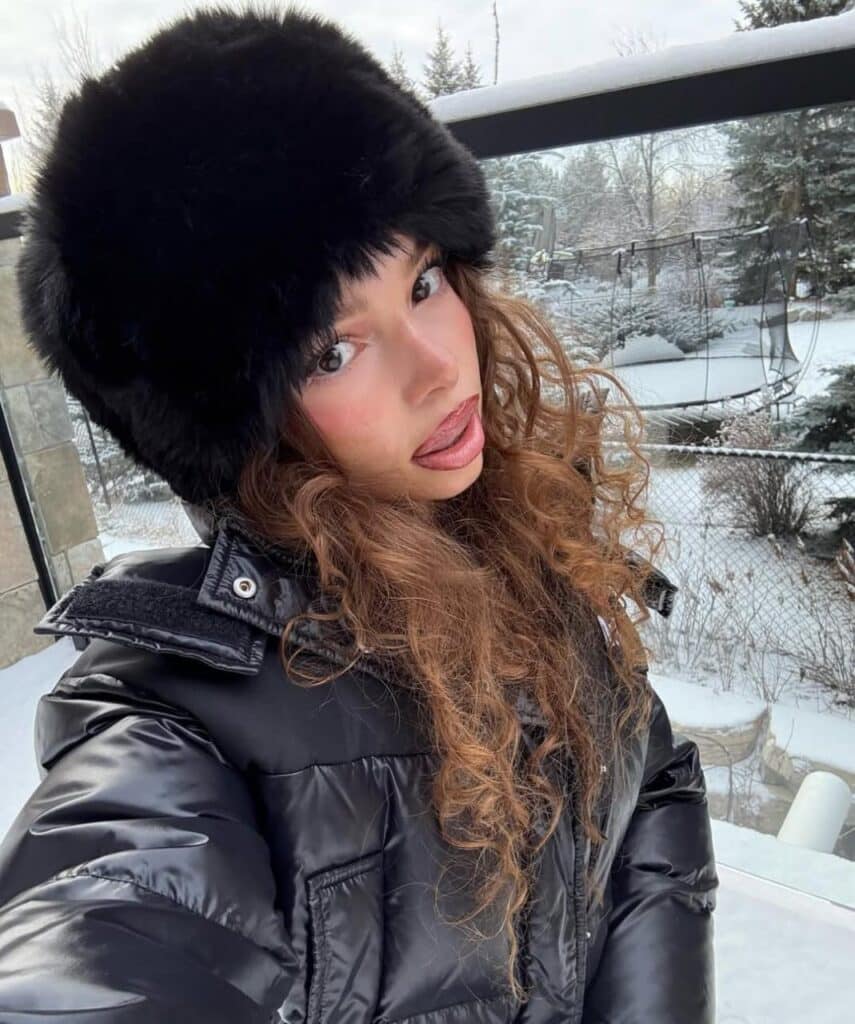 Sunday Kalogeras Age, Bio, Parents, Height, Net Worth & Surgery