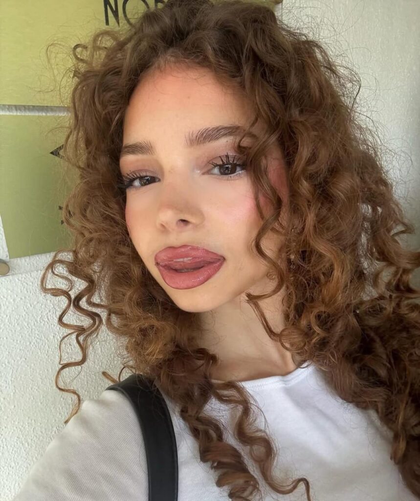 Sunday Kalogeras Age, Bio, Parents, Height, Net Worth & Surgery